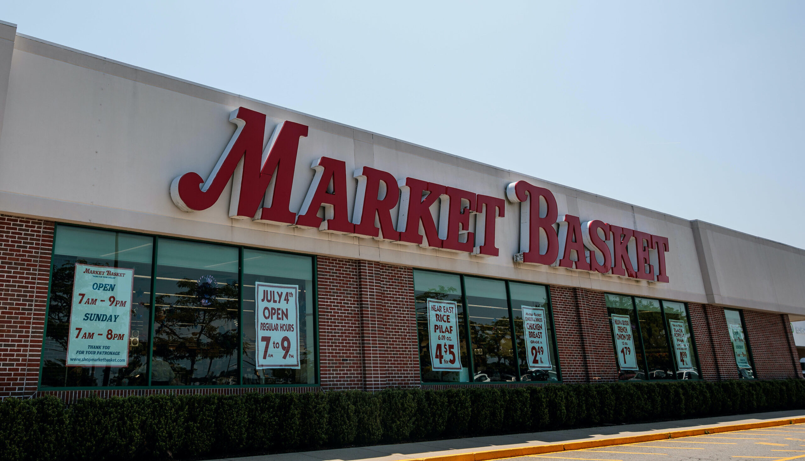 MARKET BASKET PLAZA - DSM Realty